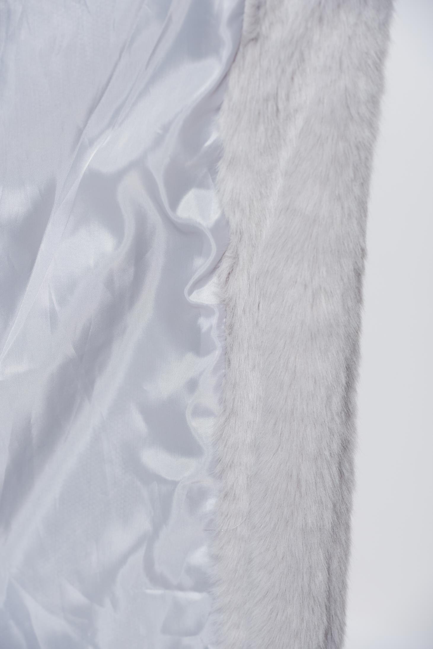 Grey fur with straight cut from soft fabric with inside lining