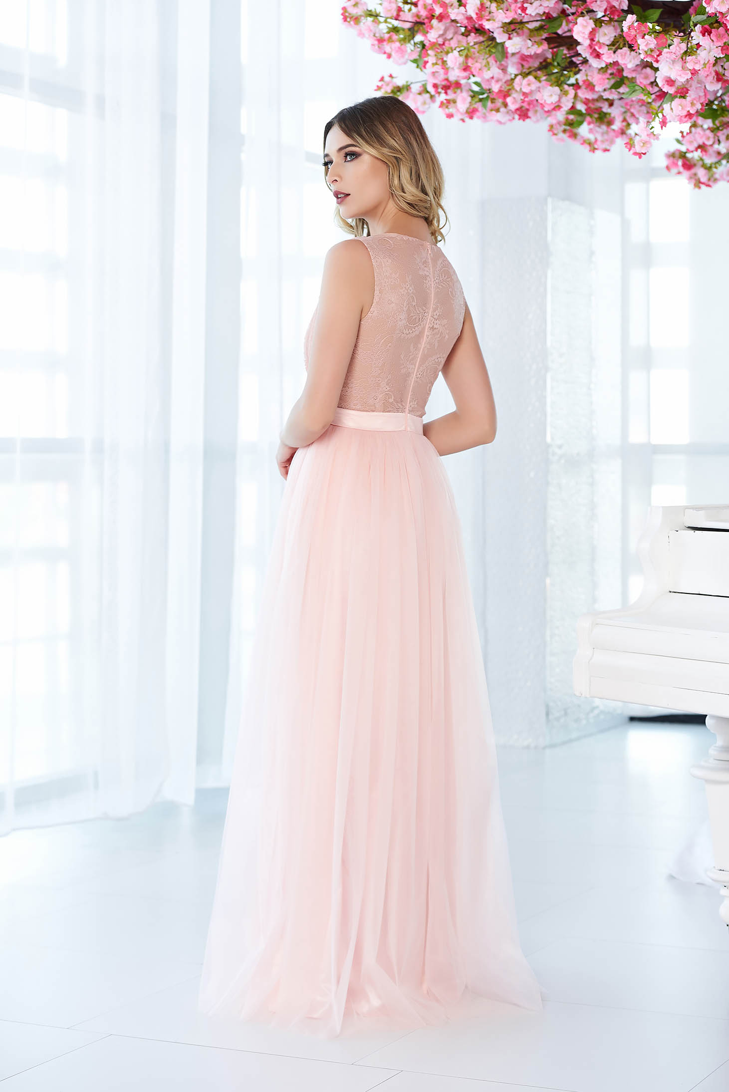 Rochie LaDonna rosa de ocazie in clos din tul si dantela cu aplicatii ...