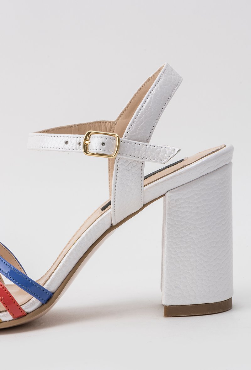 Sandale albe elegante din piele naturala cu toc inalt gros si barete ...