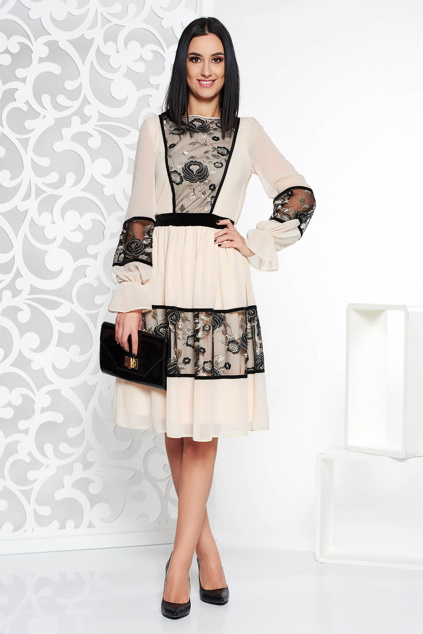 Rochie LaDonna nude eleganta in clos din voal captusita pe interior cu ...