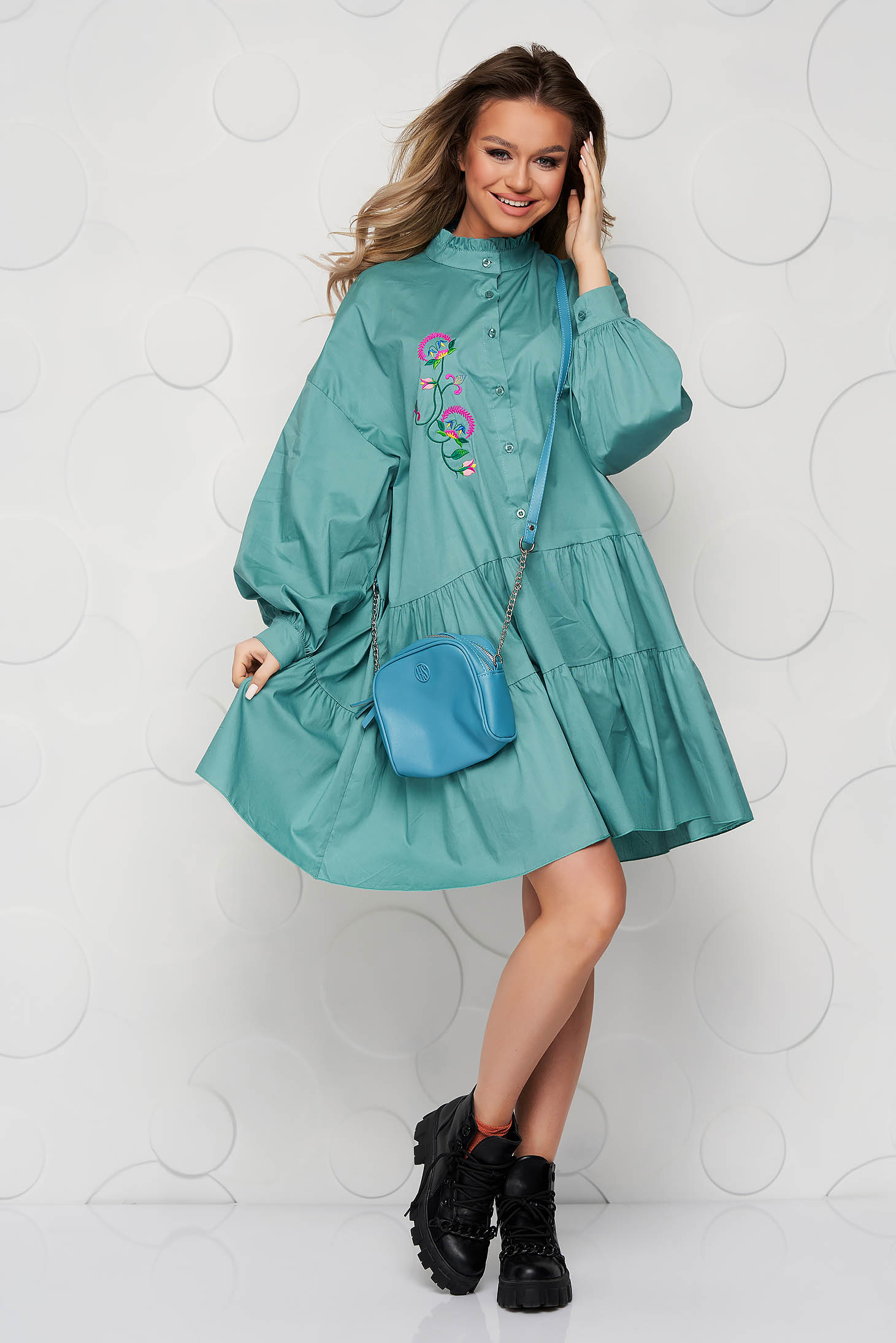 Rochie SunShine verde din bumbac brodata cu croi larg cu volanase