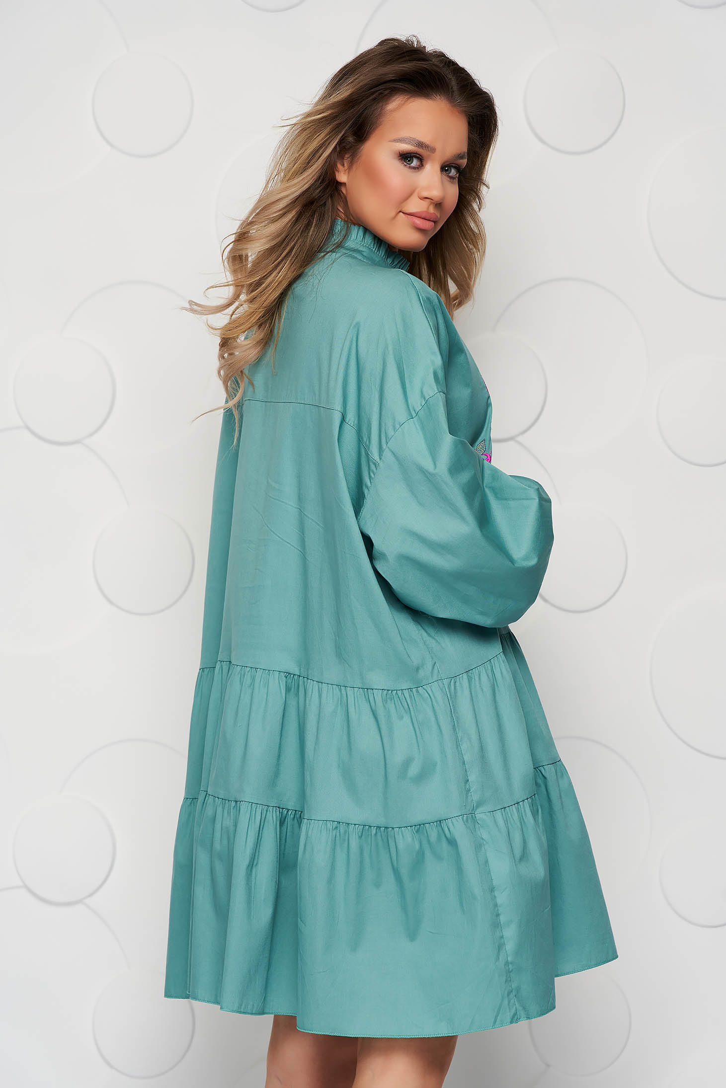 Rochie SunShine verde din bumbac brodata cu croi larg cu volanase