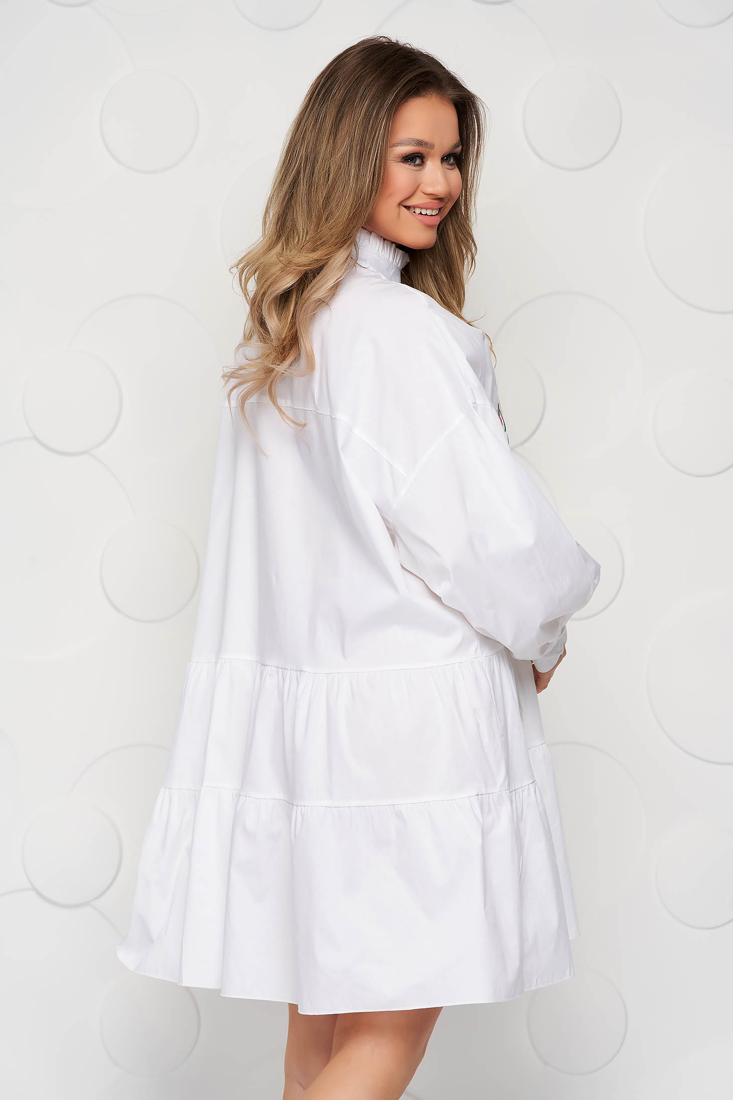 Rochie SunShine alba din bumbac brodata cu croi larg cu volanase