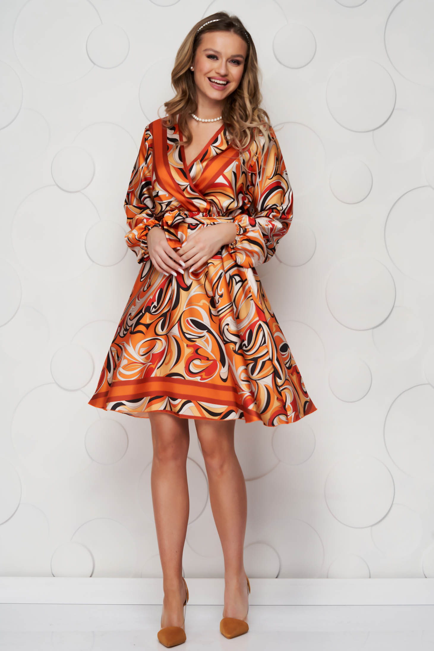 Dress from satin cloche with elastic waist detachable cord