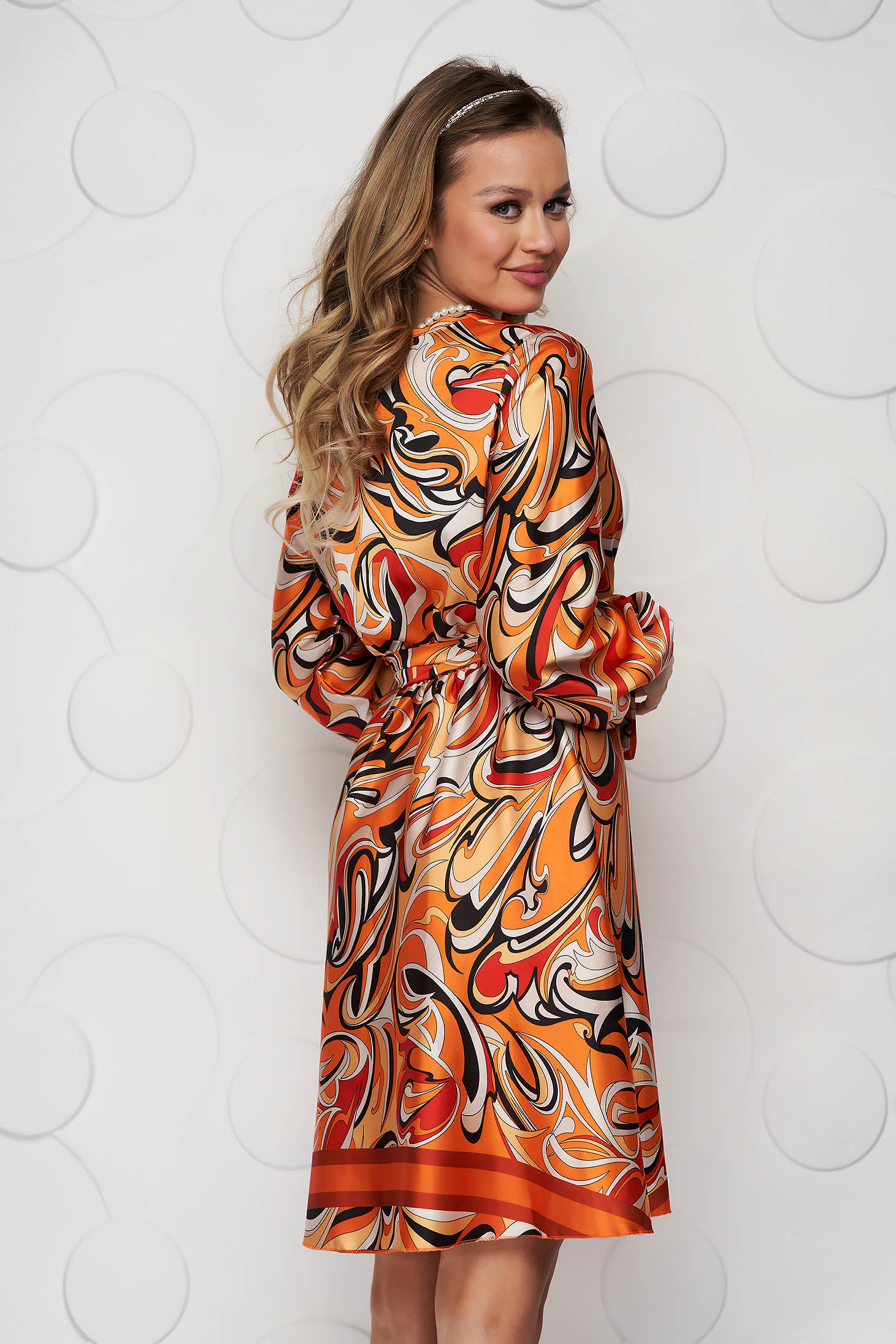 Dress from satin cloche with elastic waist detachable cord